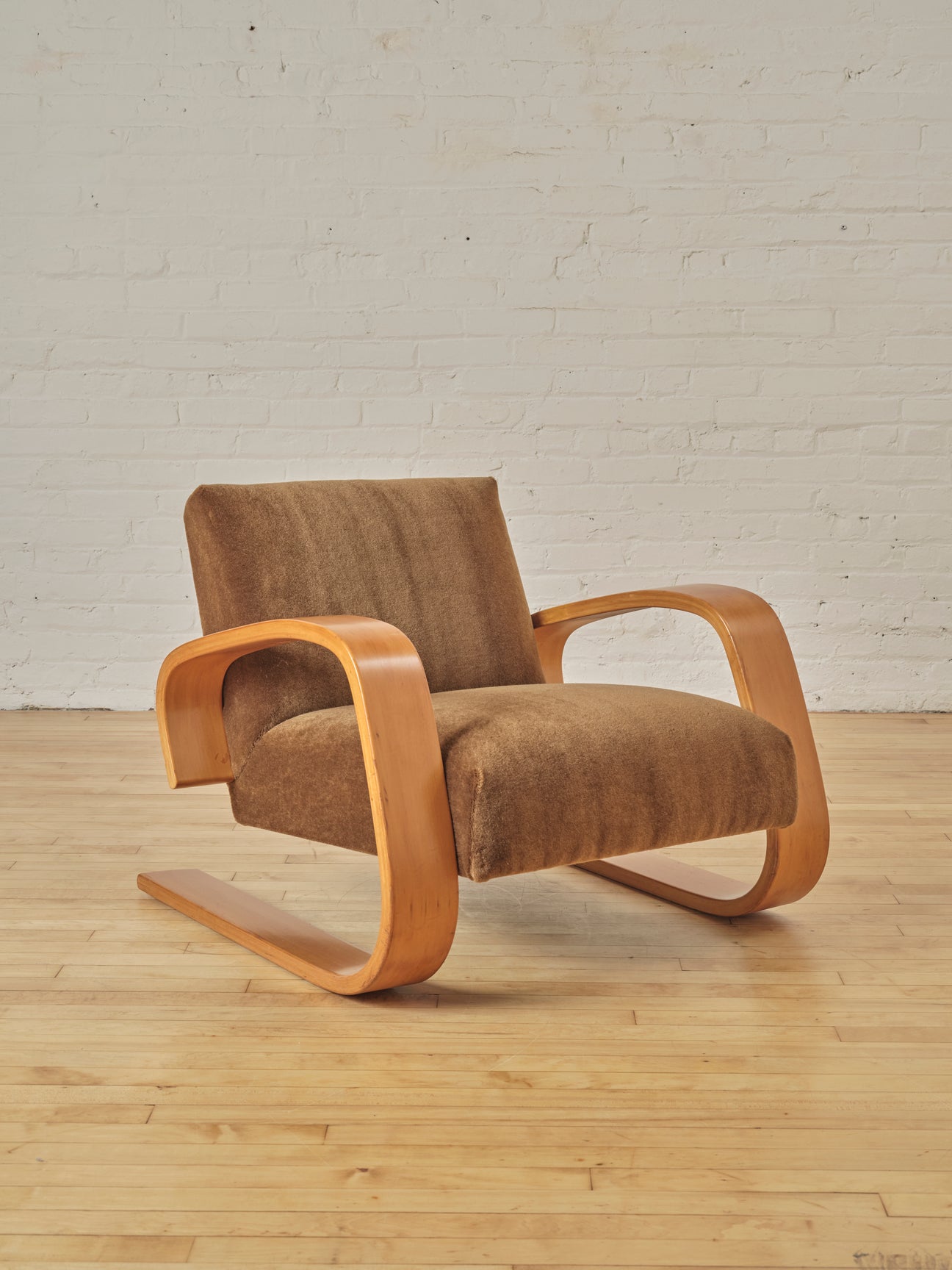 400 TANK LOUNGE CHAI BY ALVAR AALTO FOR ARTEK – Somerset House