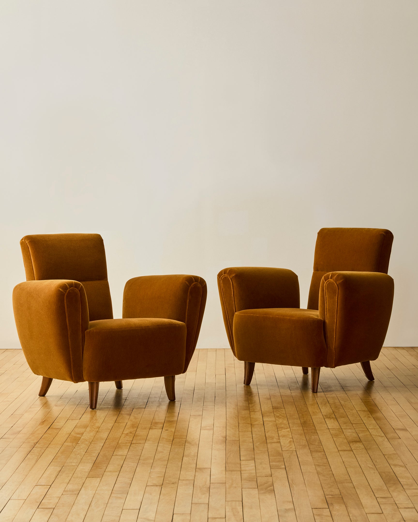 PAIR OF FLOATING ARM DECO LOUNGE CHAIRS C. 1940'S – Somerset House