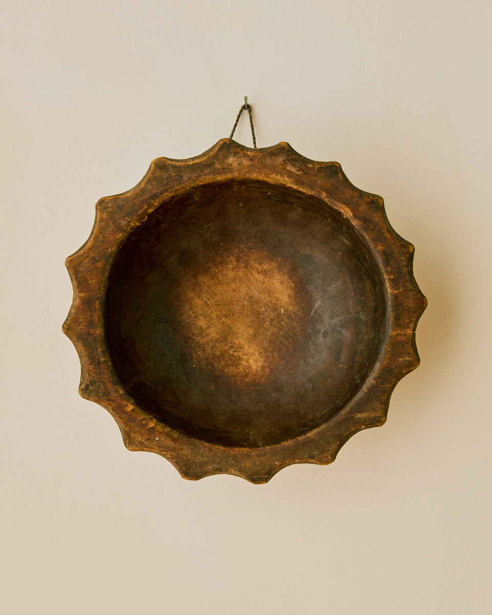 SMALL CARVED SCALLOP WOODEN BOWL – Somerset House