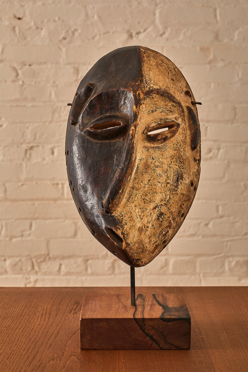 PENDE ILLNESS MBANGU MASK – Somerset House